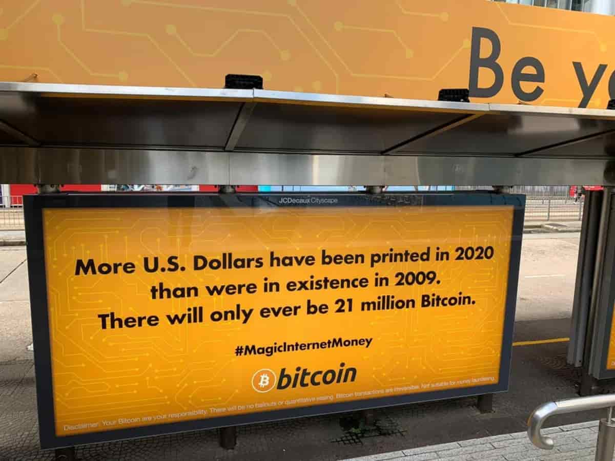 Massive ads backing Bitcoin plastered in front of HSBC offices