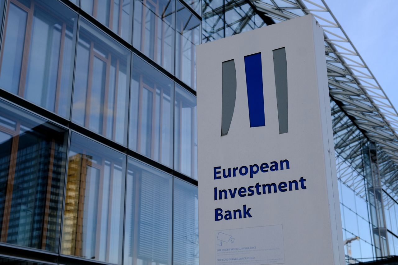 European Investment Bank issues first-ever sterling pound digital bond ...