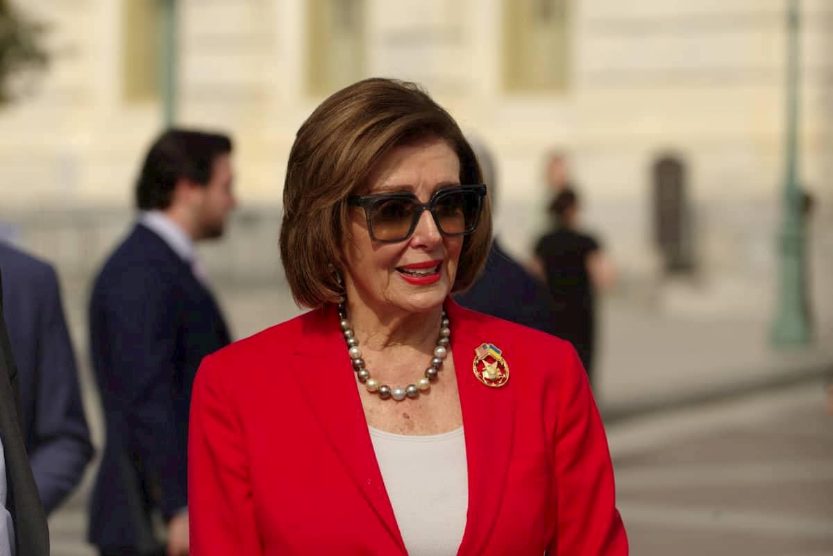 Nancy Pelosi insider trading alert: Apple shares worth $250K disclosed